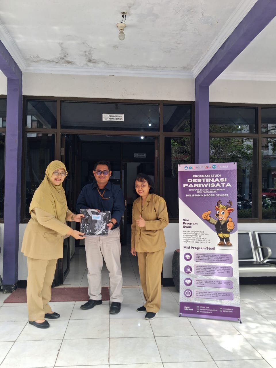 Teaching Factory Jurusan Desain dan Produksi Busana SMKN 2 Bondowoso ...